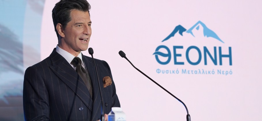 ΤΟ ΘΕΟΝΗ ΓΙΟΡΤΑΖΕΙ ΤΑ 60 ΚΑΙ ΠΛΕΟΝ ΔΙΕΘΝΗ ΒΡΑΒΕΙΑ ΤΟΥ. - Y-olo.gr